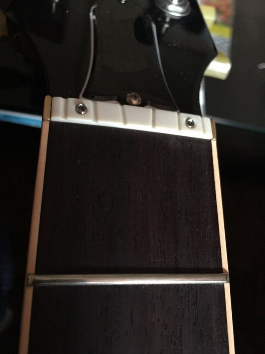 Help ... Please tell me if this nut is cut correctly - Gibson USA ...