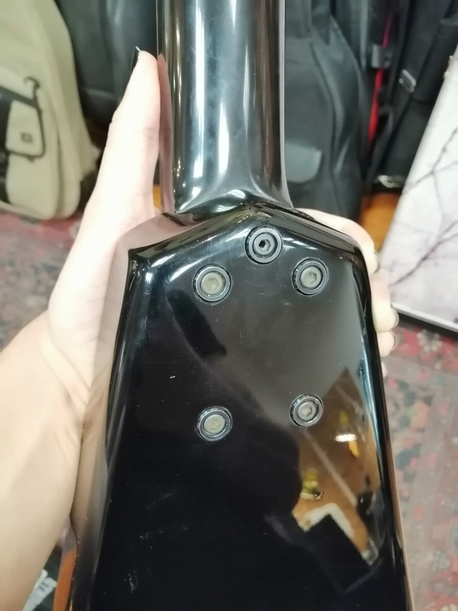 Missing strap button on Steinberger XP2 - Steinberger - Gibson Brands ...