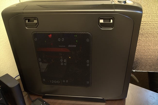 Installing Graphite Series™ 600T Side Panel with Windowed and Mesh ...