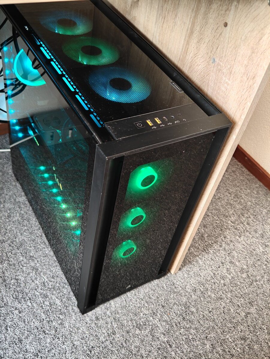 Corsair 5000X PC case displaying both Sapele and Teak wooden PC case ...