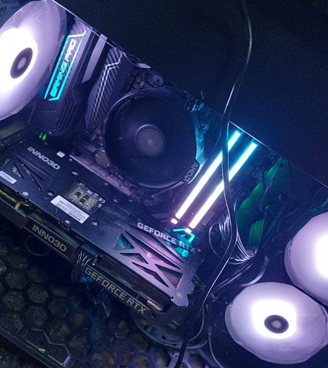 hi need help with my fans. I cant change the colors - Build Hardware ...