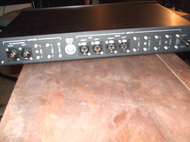 CAMAC Connectors for Mark Levinson 28 preamp HELP HELP - Technical ...