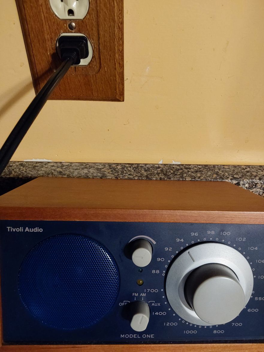 This BLEEPIN' OUTLET!! - Lounge - The Klipsch Audio Community