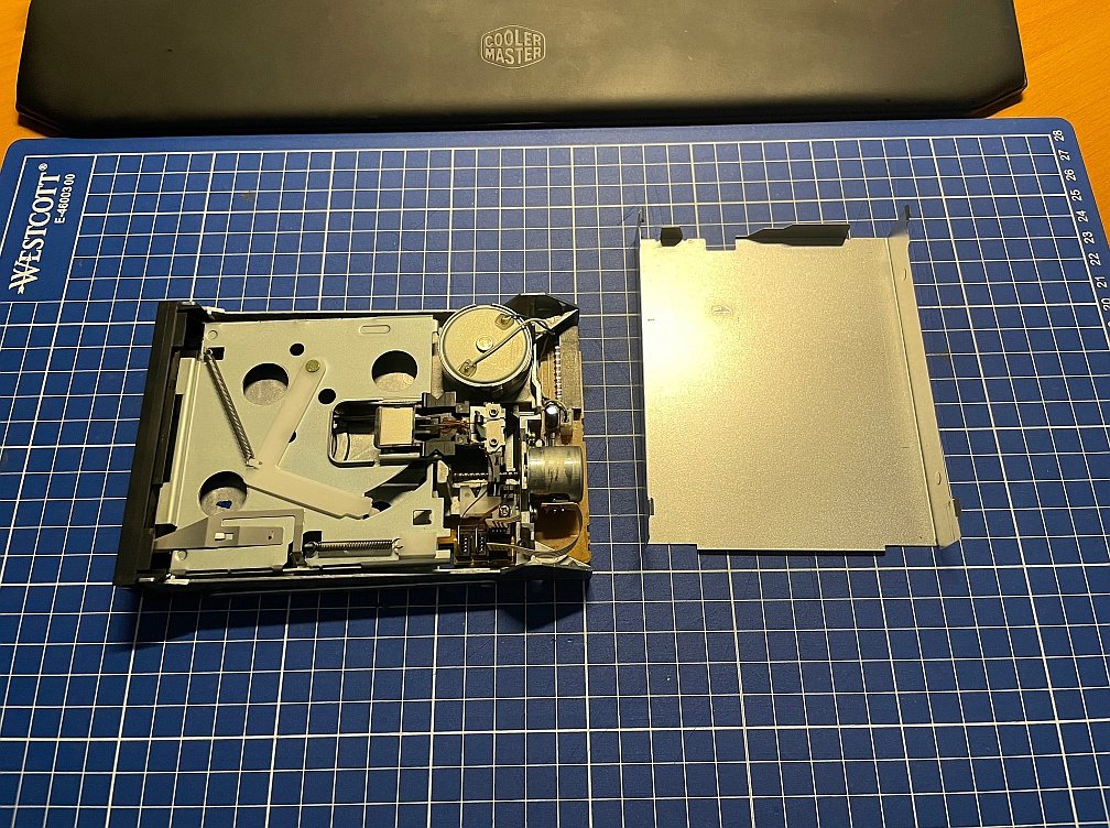 Korg X3 revival - disk drive repair / LCD backlight replacement - The ...