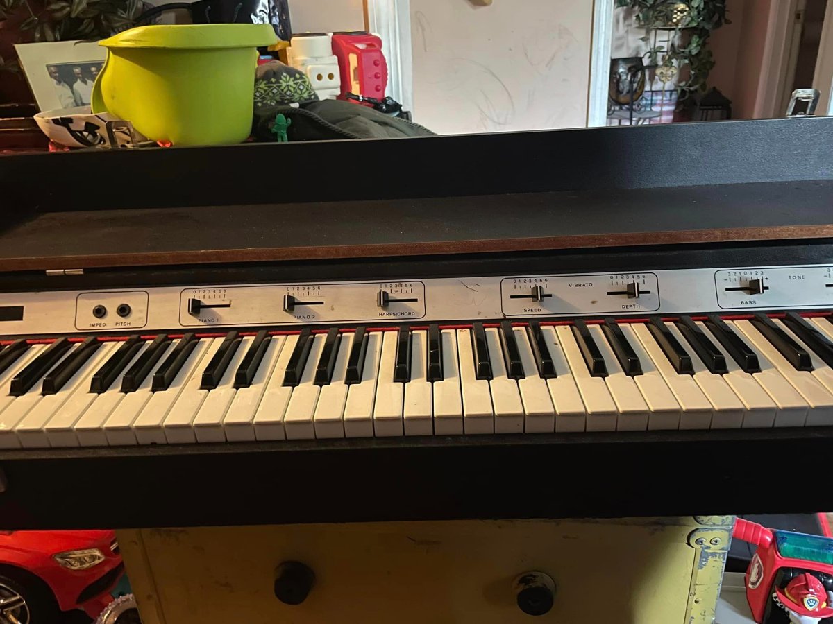 What the hell is this?????? - The Keyboard Corner - Music Player Network