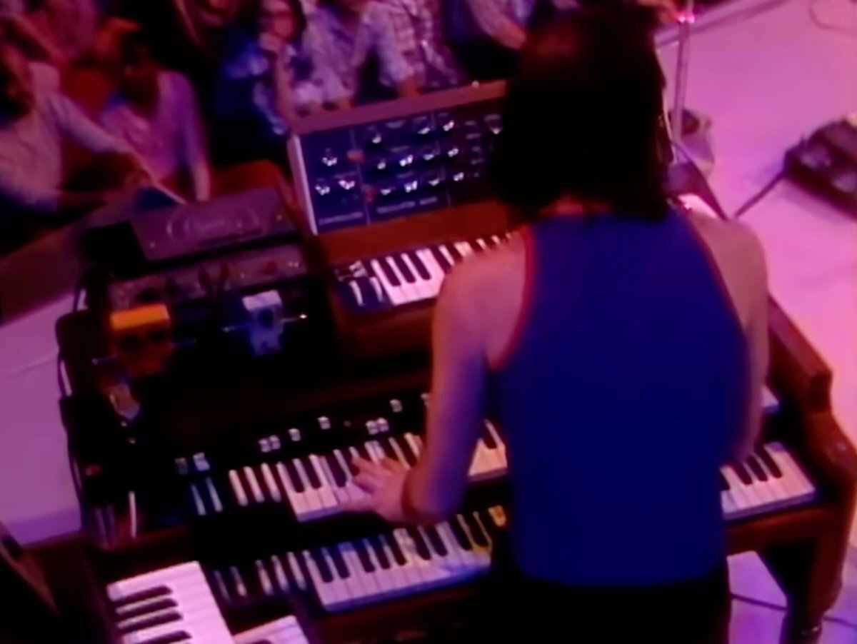 Best Stereo Phaser Pedal for Keys? - The Keyboard Corner - Music Player ...