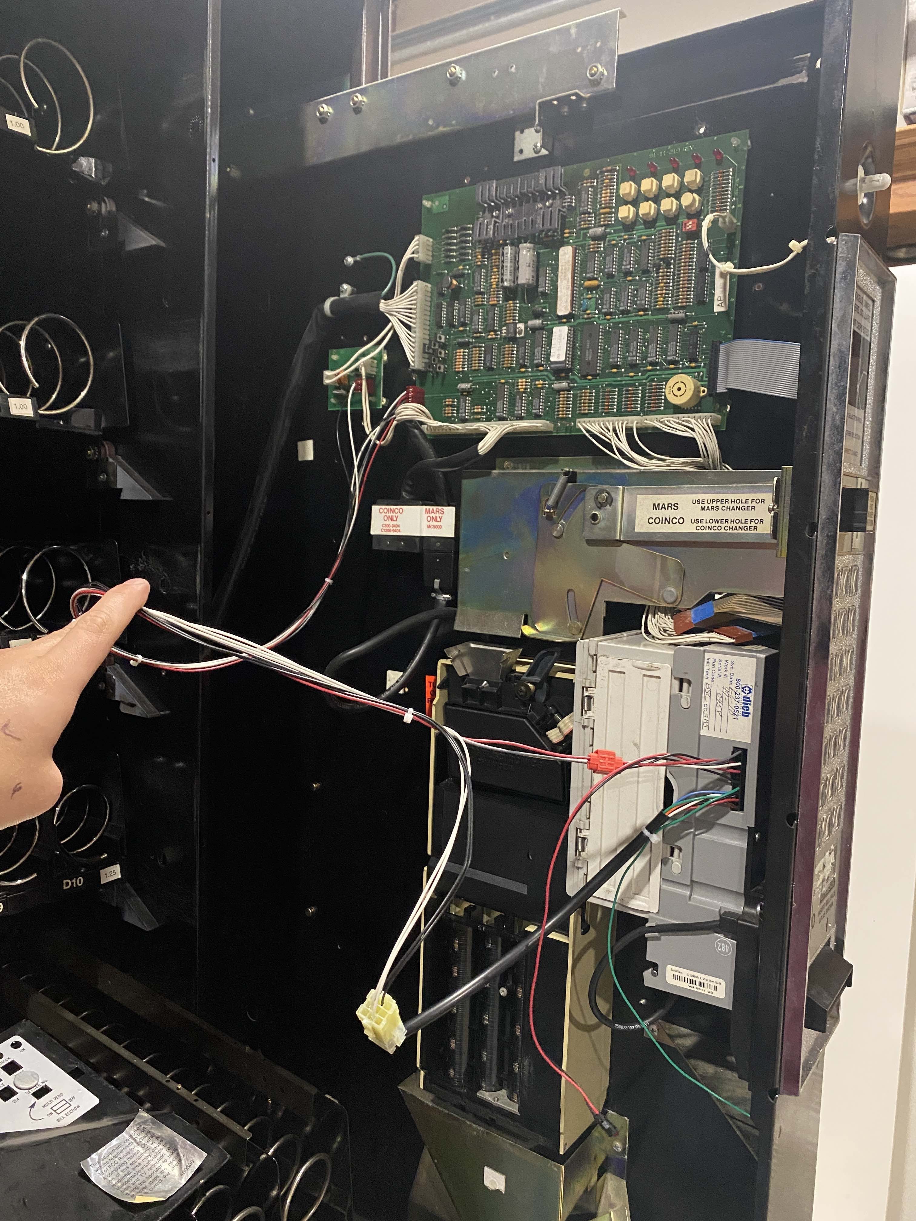 Snack Shop 7600 and MARS series 2000 bill acceptor - Beverage and Food ...