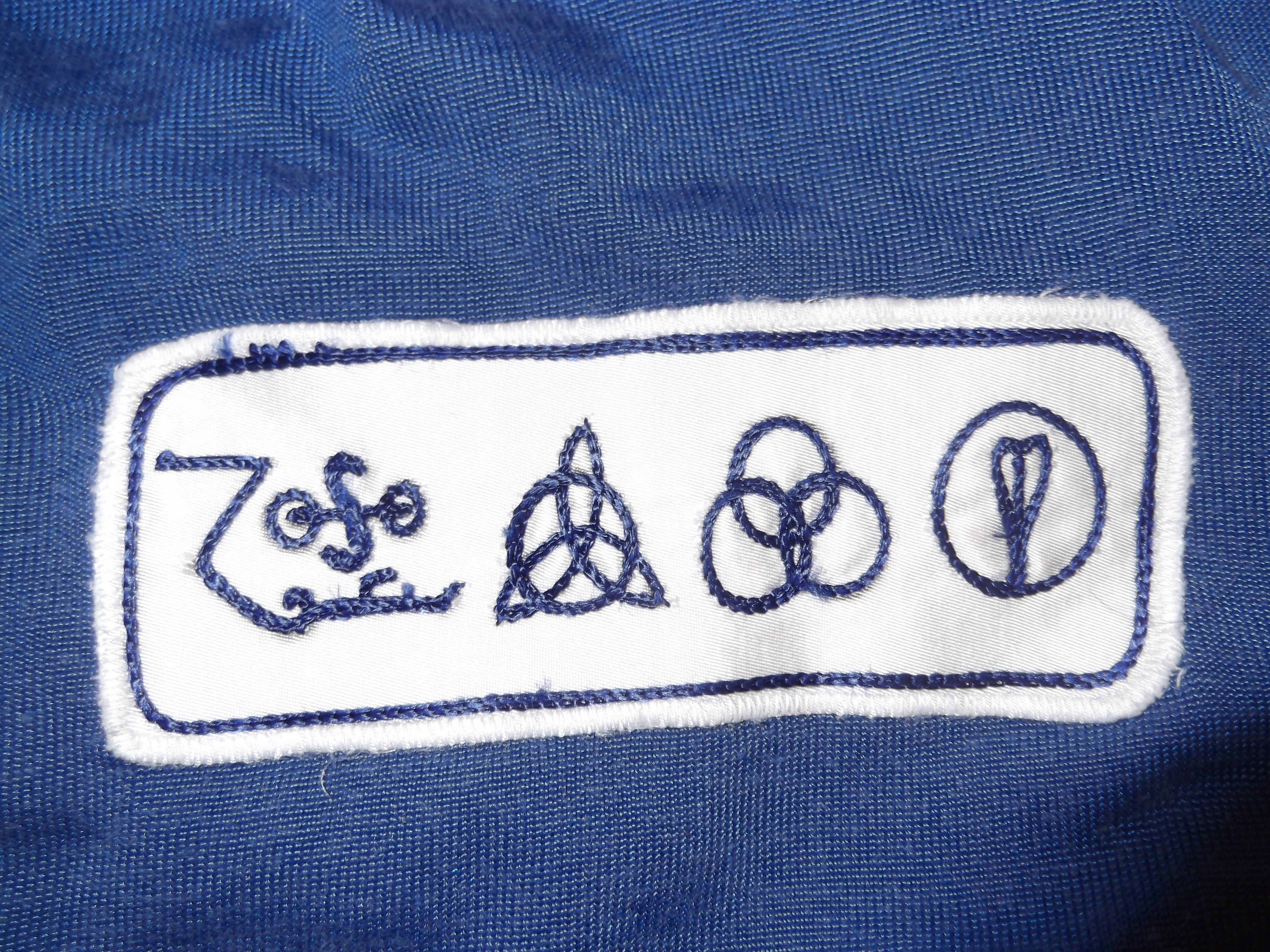 1975 AMERICA TOUR BAND & CREW HOCKEY SHIRTS - Photos - Led Zeppelin ...