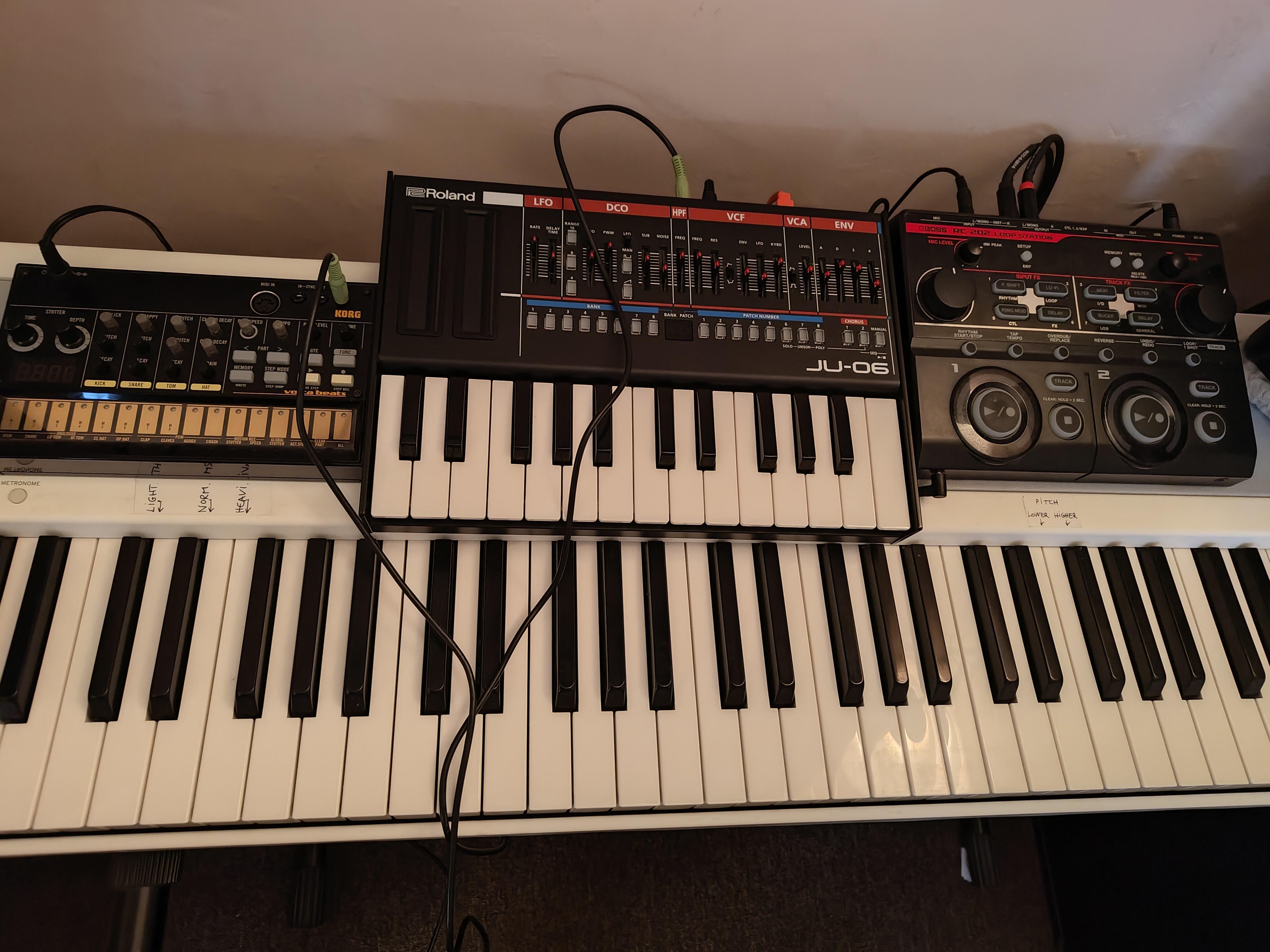 KORG Volca Beats - ROLAND Ju-06 - BOSS Rc-202 Loop ------Tempó ...