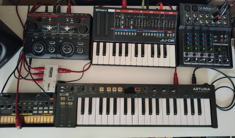 Eladó cuccok Arturia, Kenton, Roland, Boss - Egyéb - Ménemszól.hu