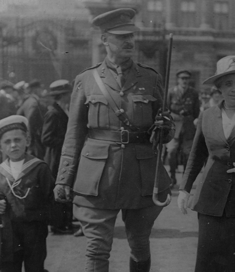 Awarded the M.C. by King George V at Buck House - Other Great War Chat ...