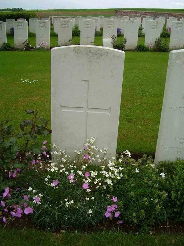 Plain grave stones - Cemeteries and memorials - The Great War (1914 ...