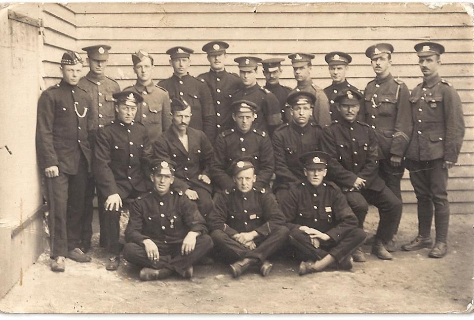 Photo with 19 unidentified POWs at Minden - Soldiers and their units ...