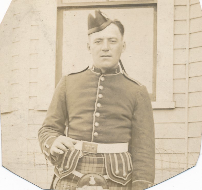 Identification of uniform and badges please - Soldiers and their units ...