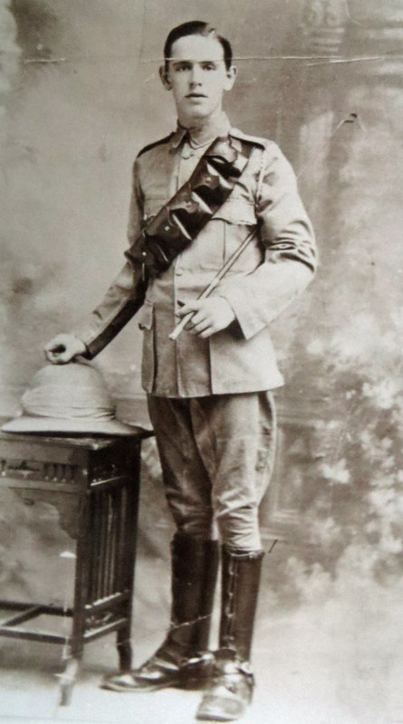 Any chance of identifying a regiment when no badge is showing please ...