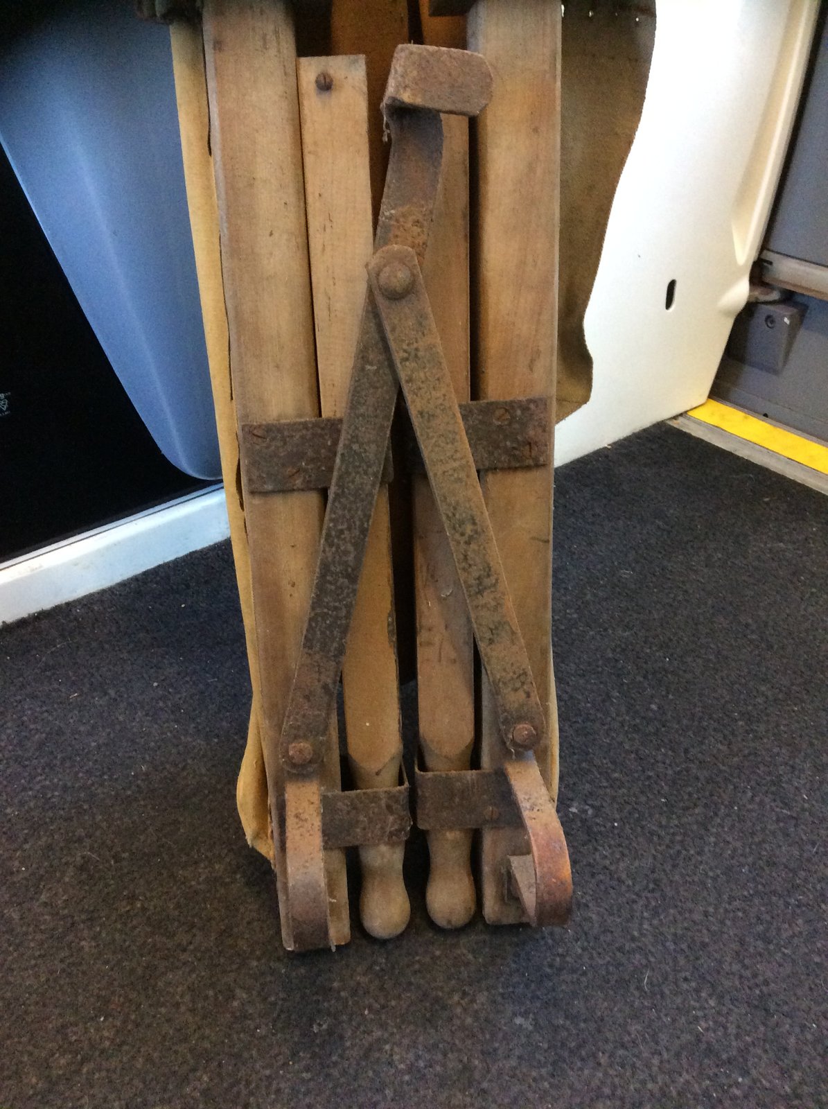 Help identifying stretcher type - Medical Services (Home and Abroad ...