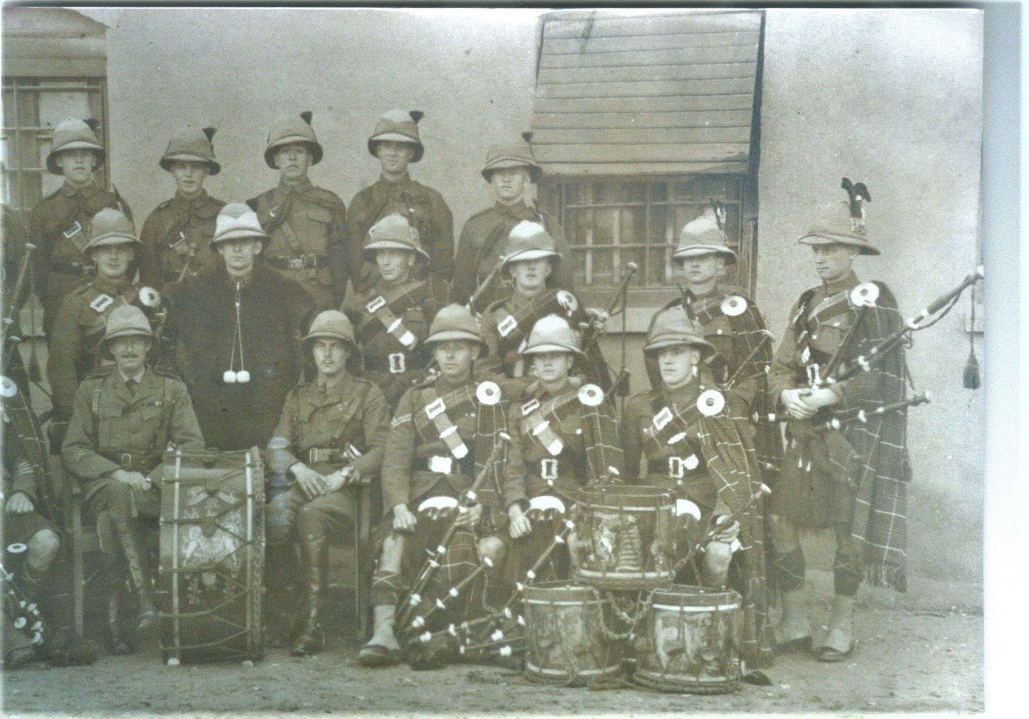 Hackles and Feathers in the Highland Regiments - Uniforms,Cap Badges ...