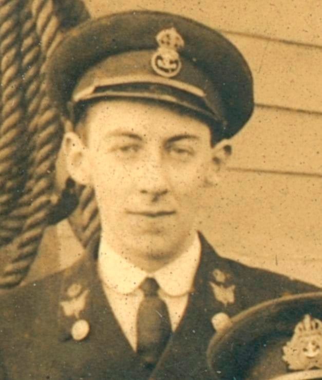 HMS Wallington / Humber Examinations Service - Uniforms,Cap Badges and ...