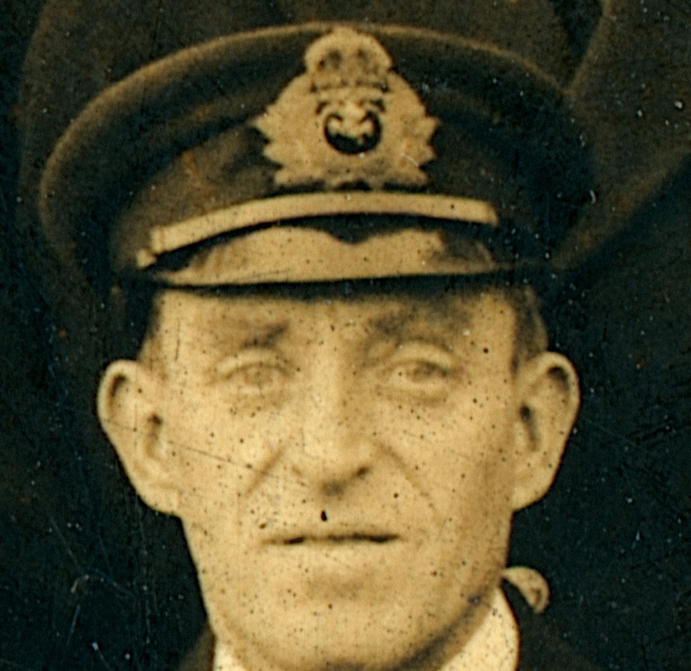 HMS Wallington / Humber Examinations Service - Uniforms,Cap Badges and ...