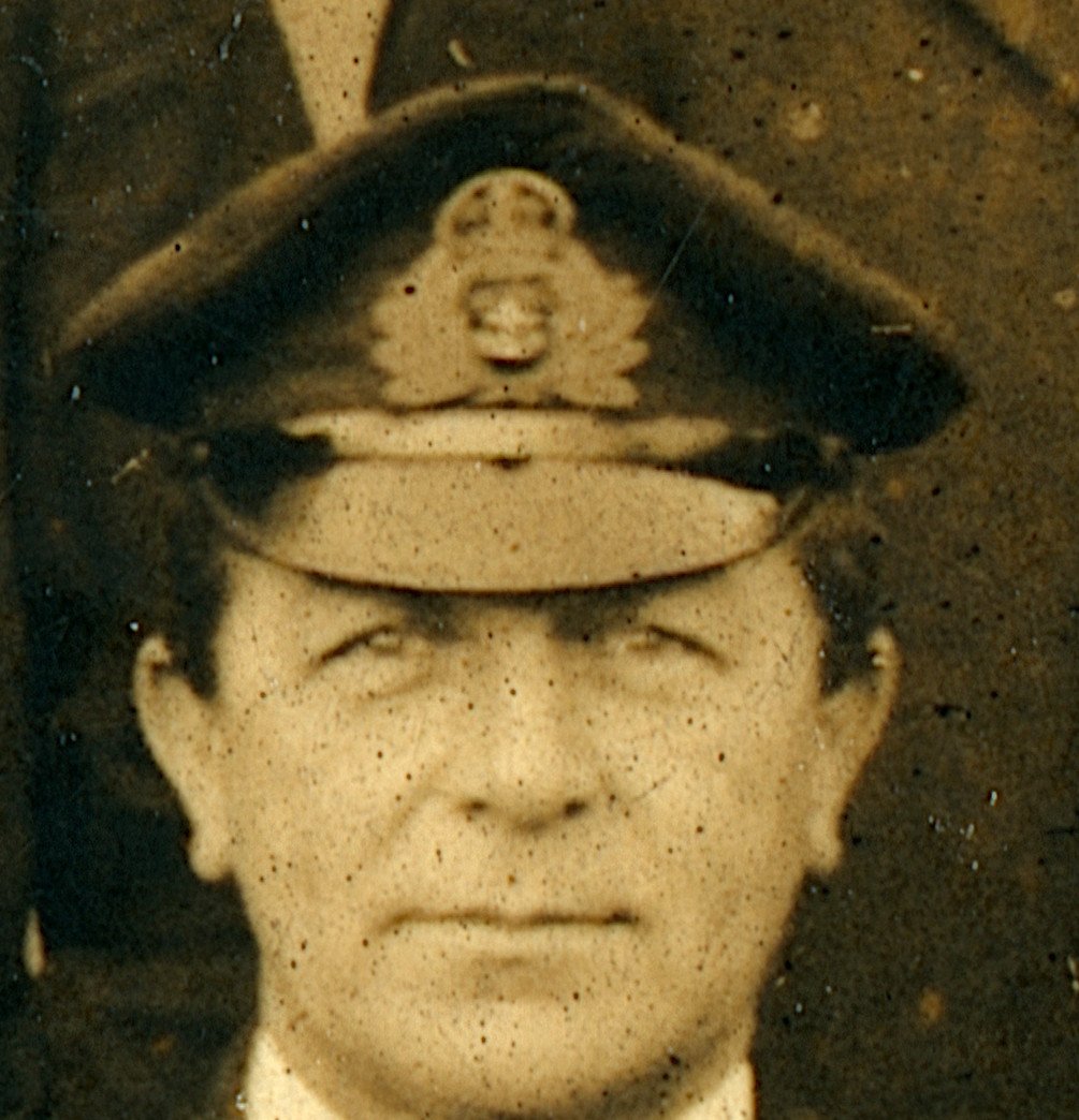 HMS Wallington / Humber Examinations Service - Uniforms,Cap Badges and ...