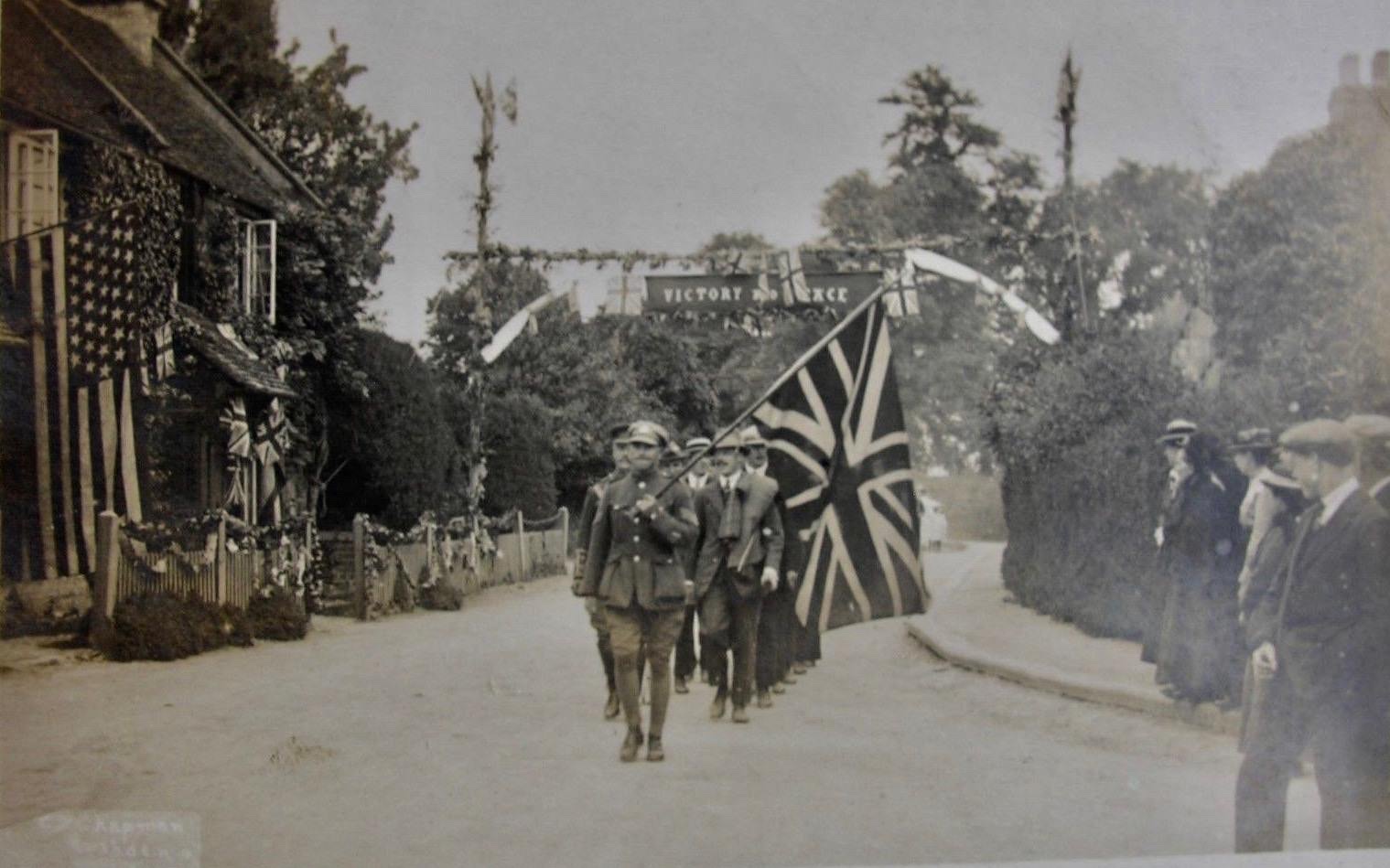 Officers tunic? - Uniforms,Cap Badges and Insignia - The Great War ...