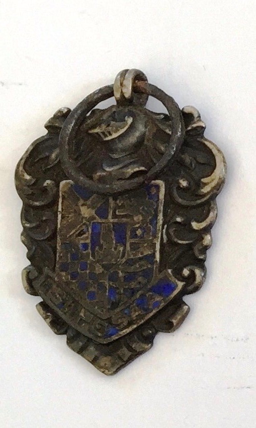 Help with identification of early WW1uniform badge and photograph ...