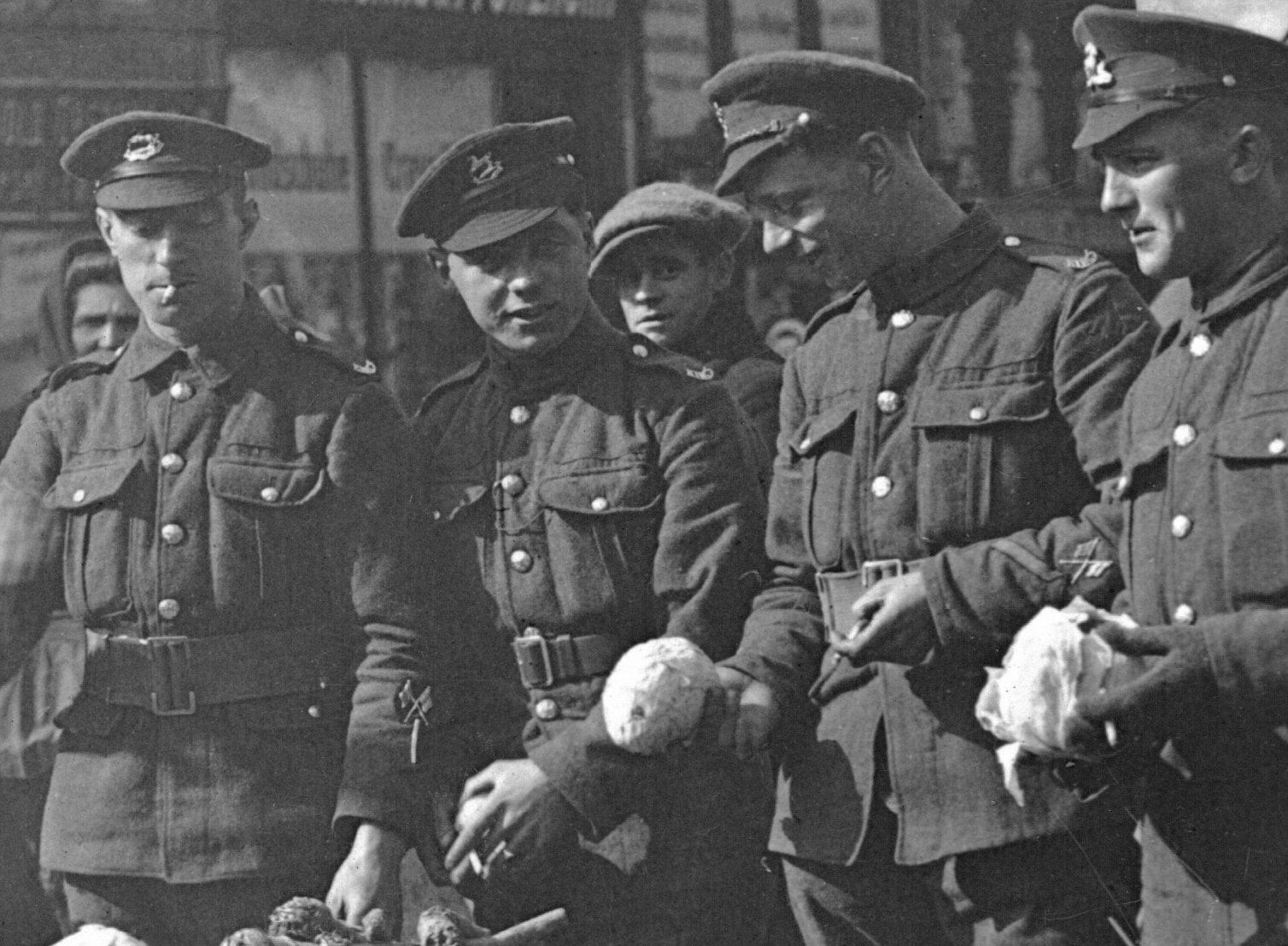 Crossed Flags - Other Equipment - The Great War (1914-1918) Forum
