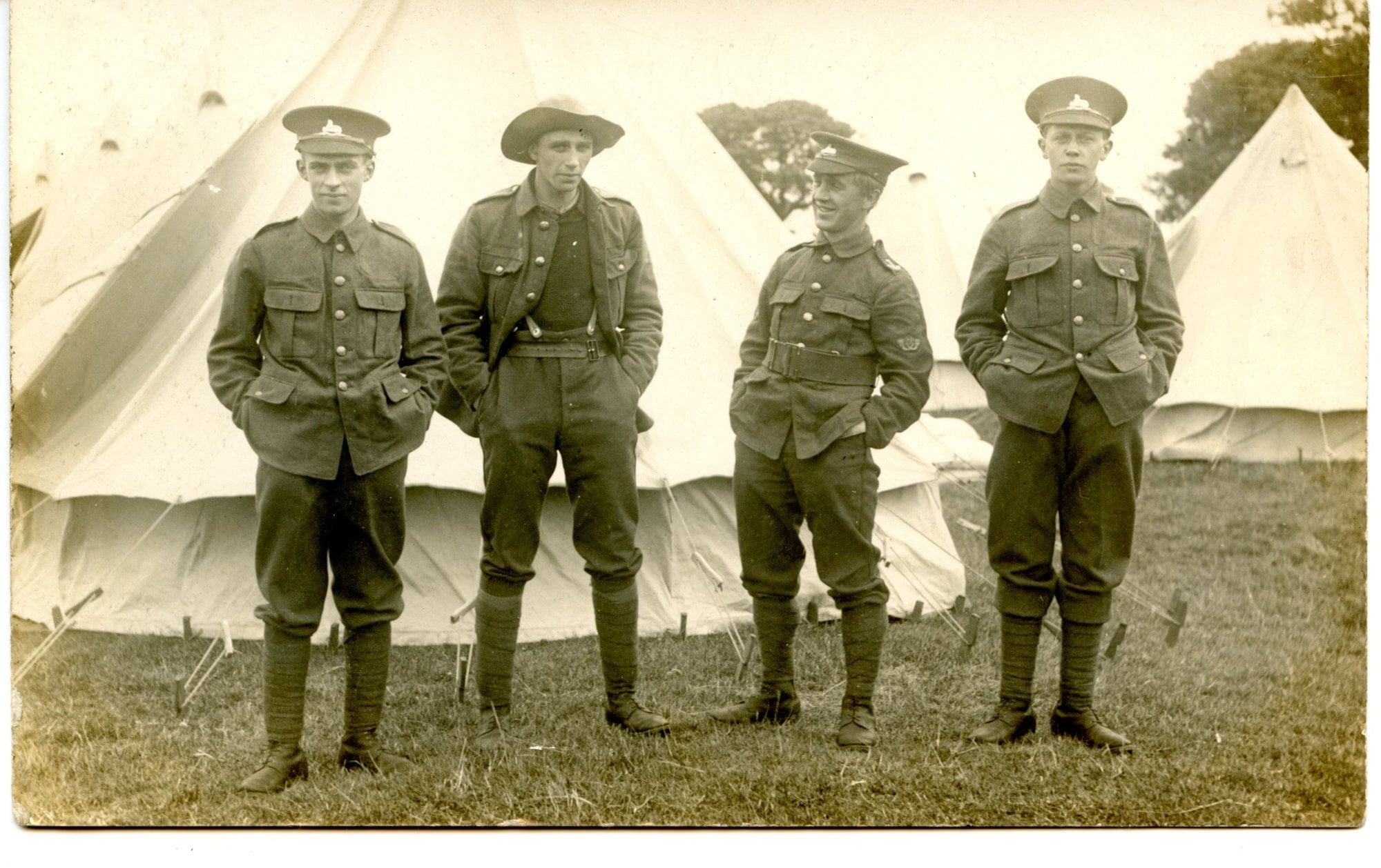 Scout uniforms in 1914? Lincs Regt - Uniforms,Cap Badges and Insignia ...