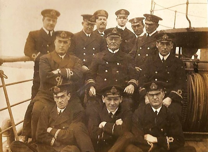 Merchant Navy cap badge: which Shipping Line? - Sailors, navies and the ...