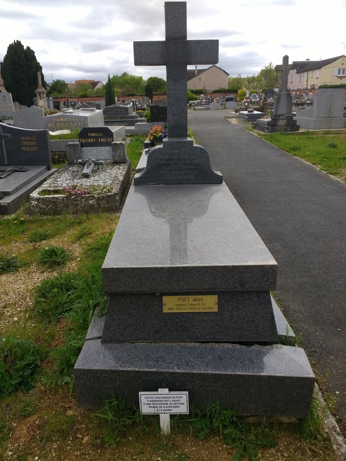 French Grave in Tinqueux Municipal Cemetery - Cemeteries and memorials ...
