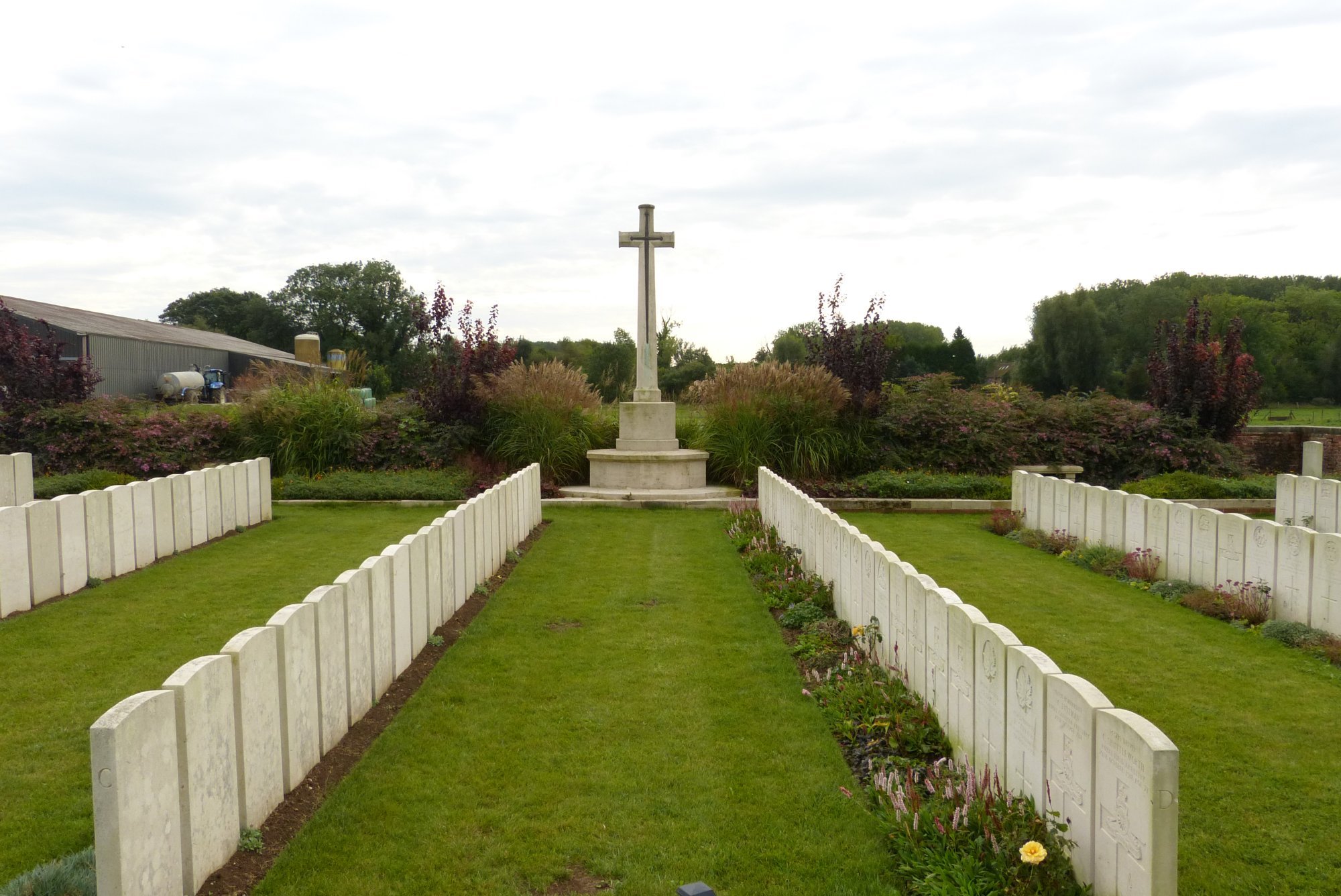 Ramillies British Cemetery - Cemeteries and memorials - The Great War ...