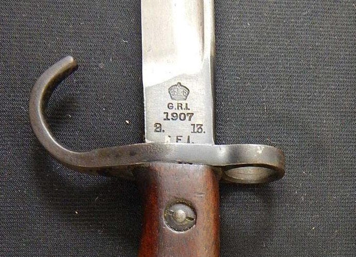 R.F.I. Hooked Quillion 1907 Bayonet - Arms and other weapons - The ...