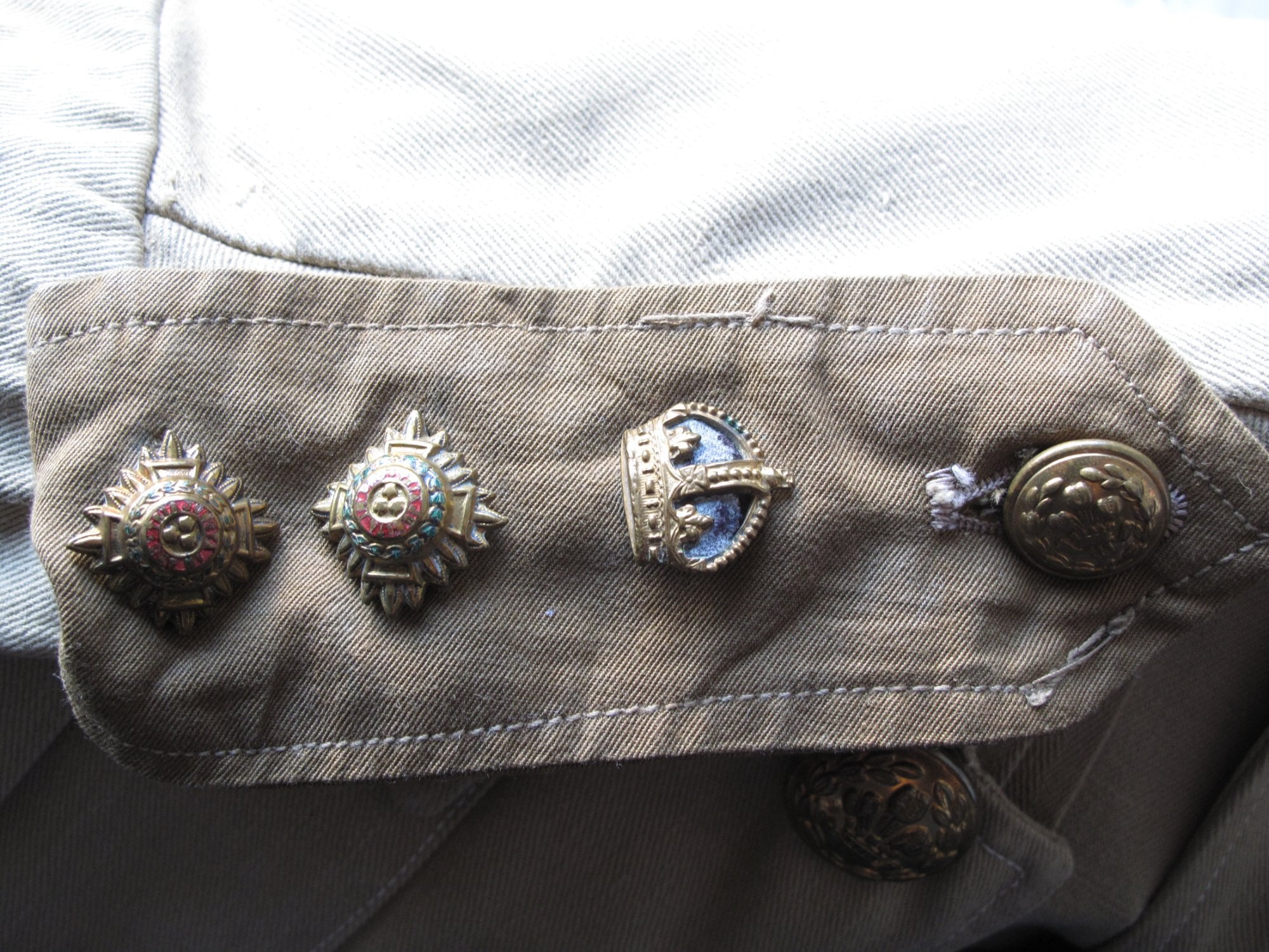 Colonel uniform jacket to be identified - Uniforms,Cap Badges and ...