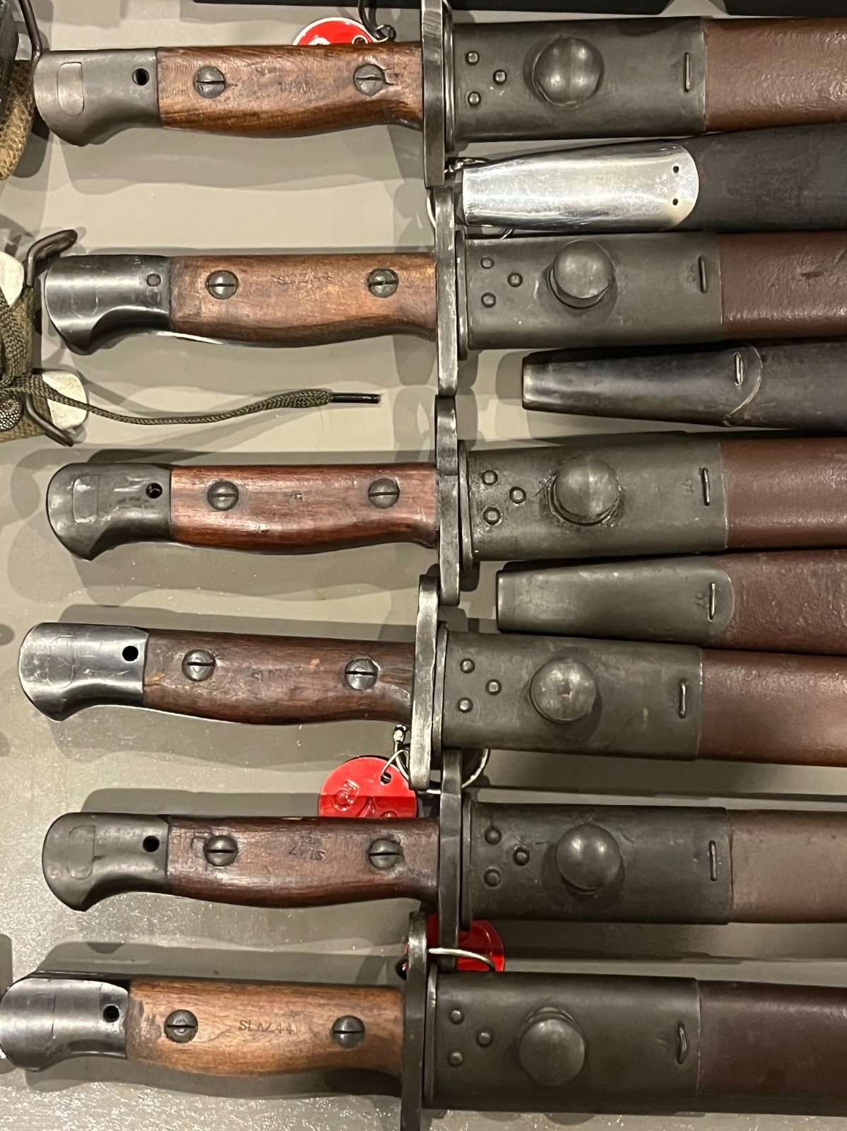 Semantics of grip screw orientation - Arms and other weapons - The ...