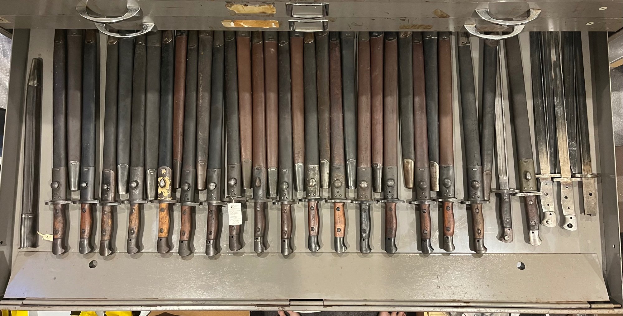 Semantics of grip screw orientation - Arms and other weapons - The ...