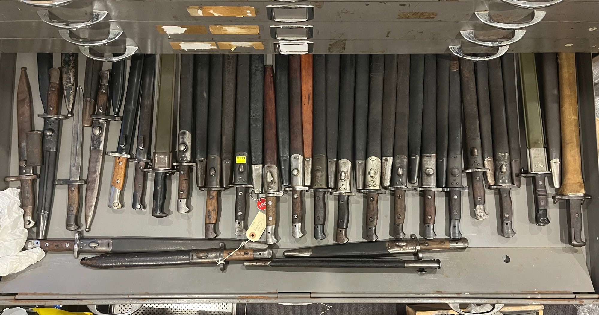 Semantics of grip screw orientation - Arms and other weapons - The ...
