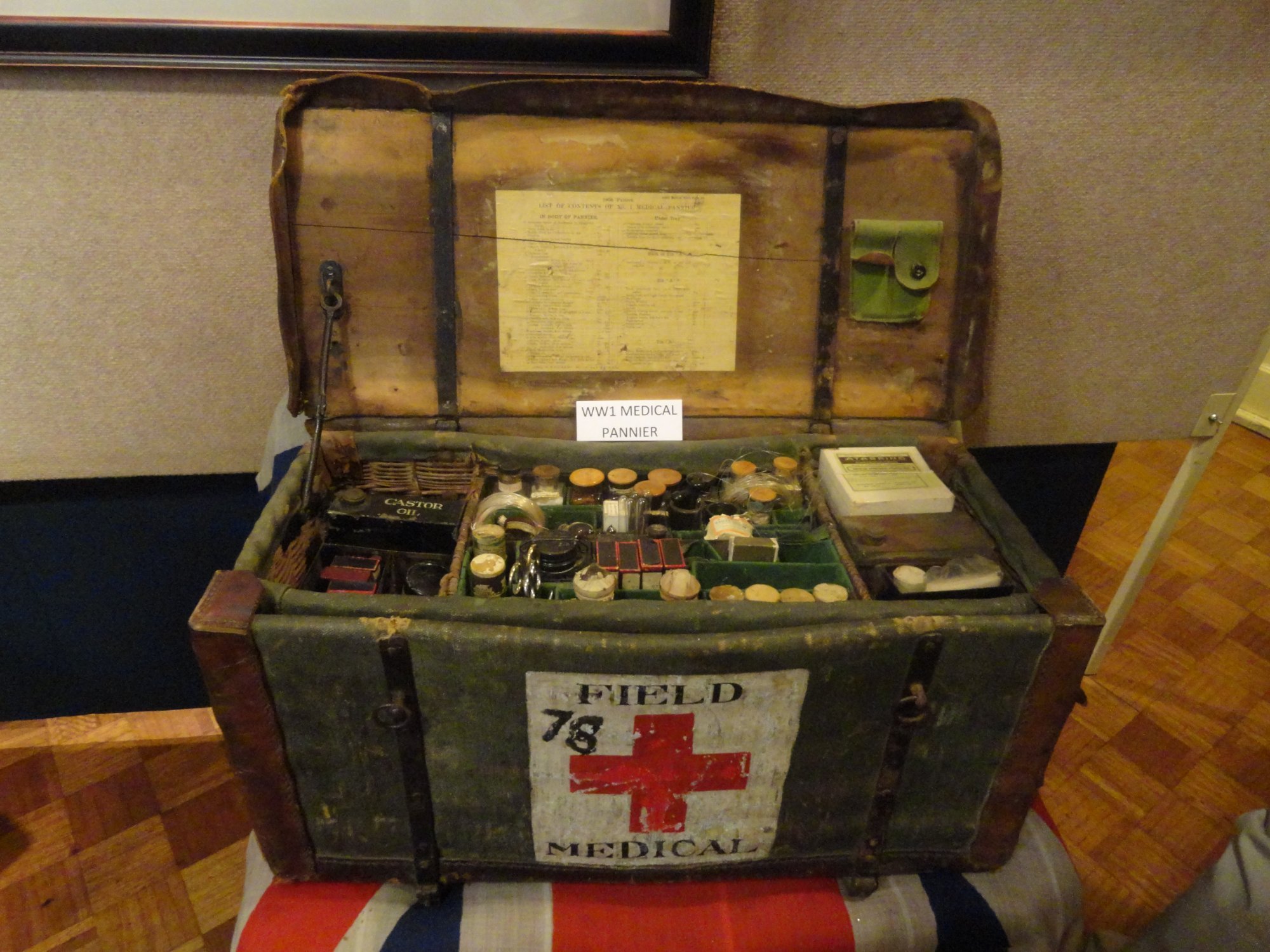 Info on medical haversacks and dressing bags - Other Equipment - The ...