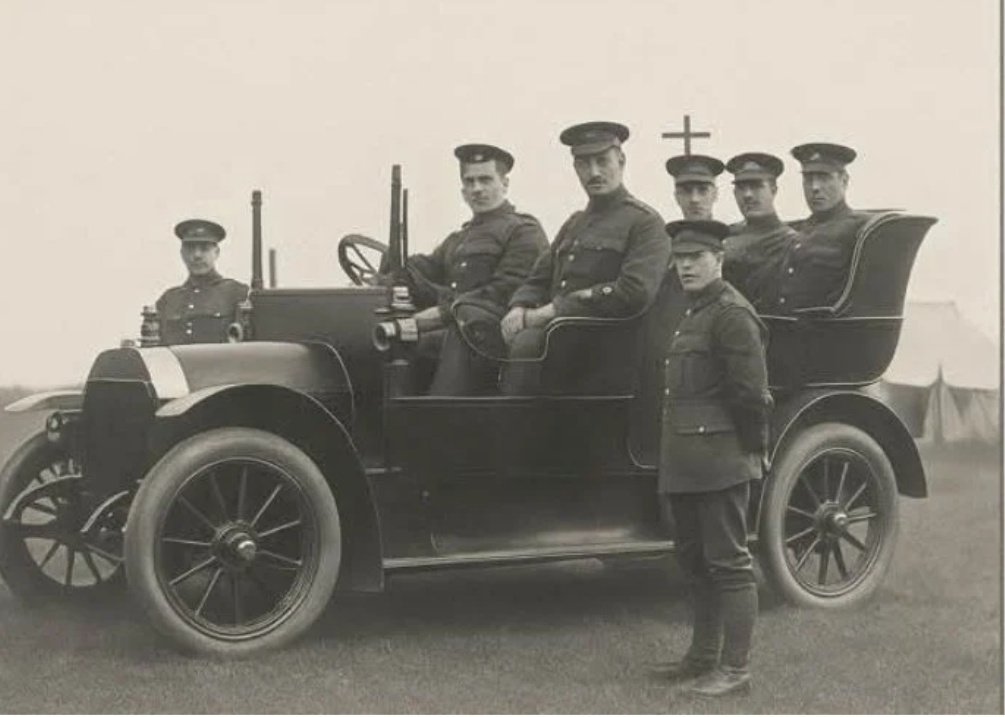 Help to identify if these chaps are wearing Kitchener Blue Uniforms ...