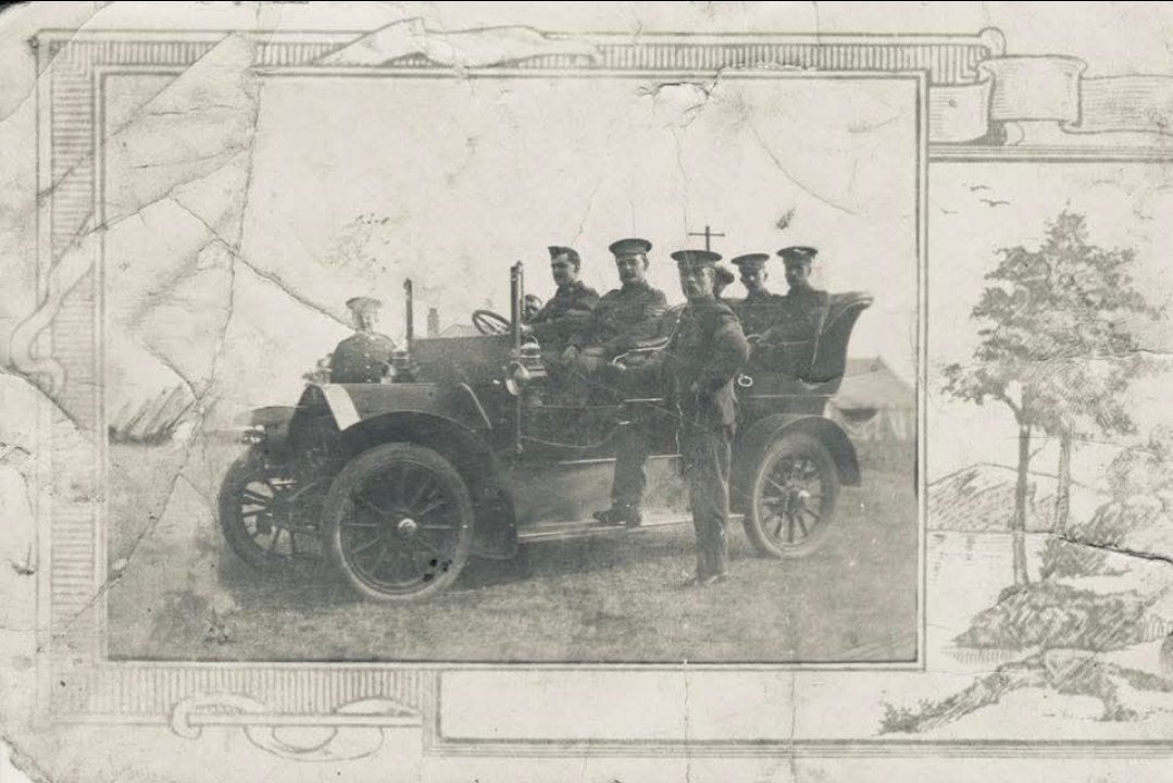 Help to identify if these chaps are wearing Kitchener Blue Uniforms ...