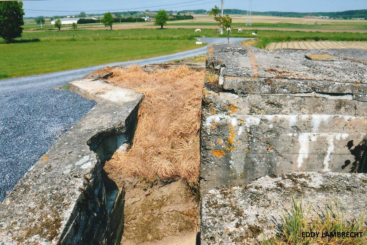 German machine gun post near Zandvoorde Flanders - The Western Front ...