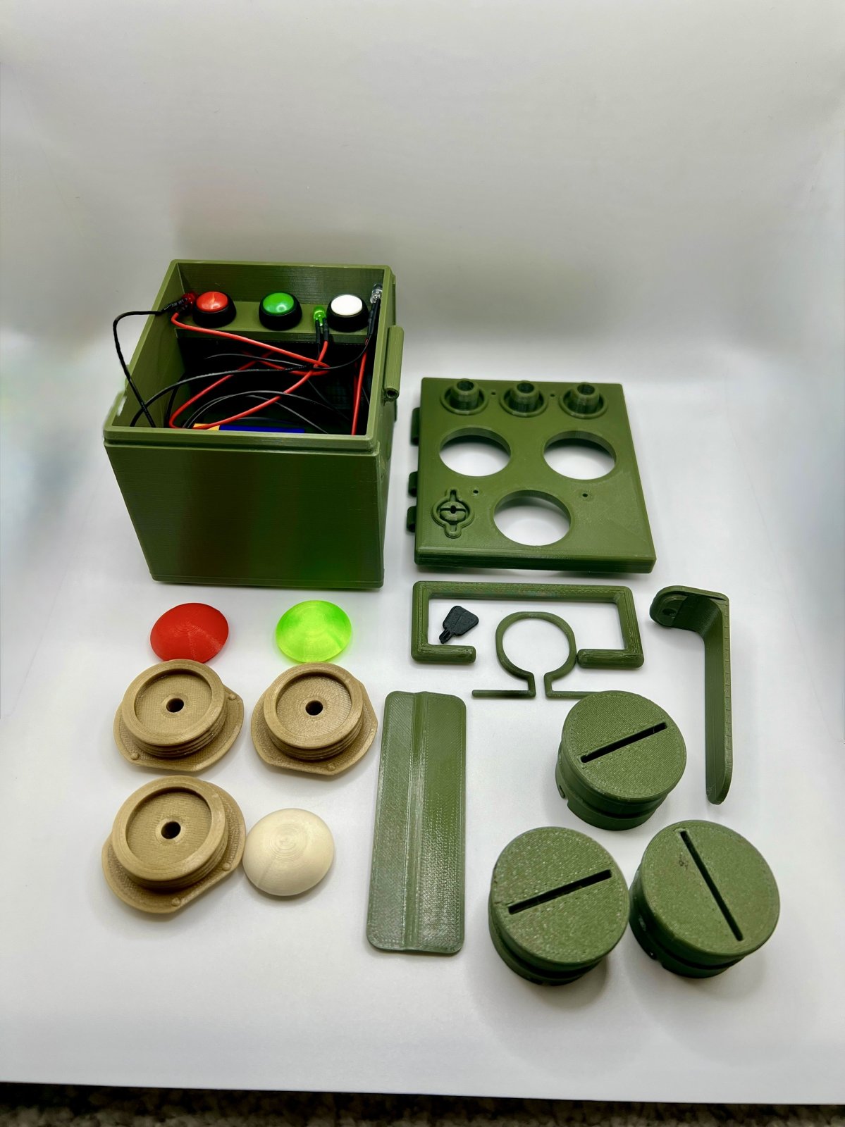 Replica - WW1 German Signalling Lamp with coloured bulbs and covers ...
