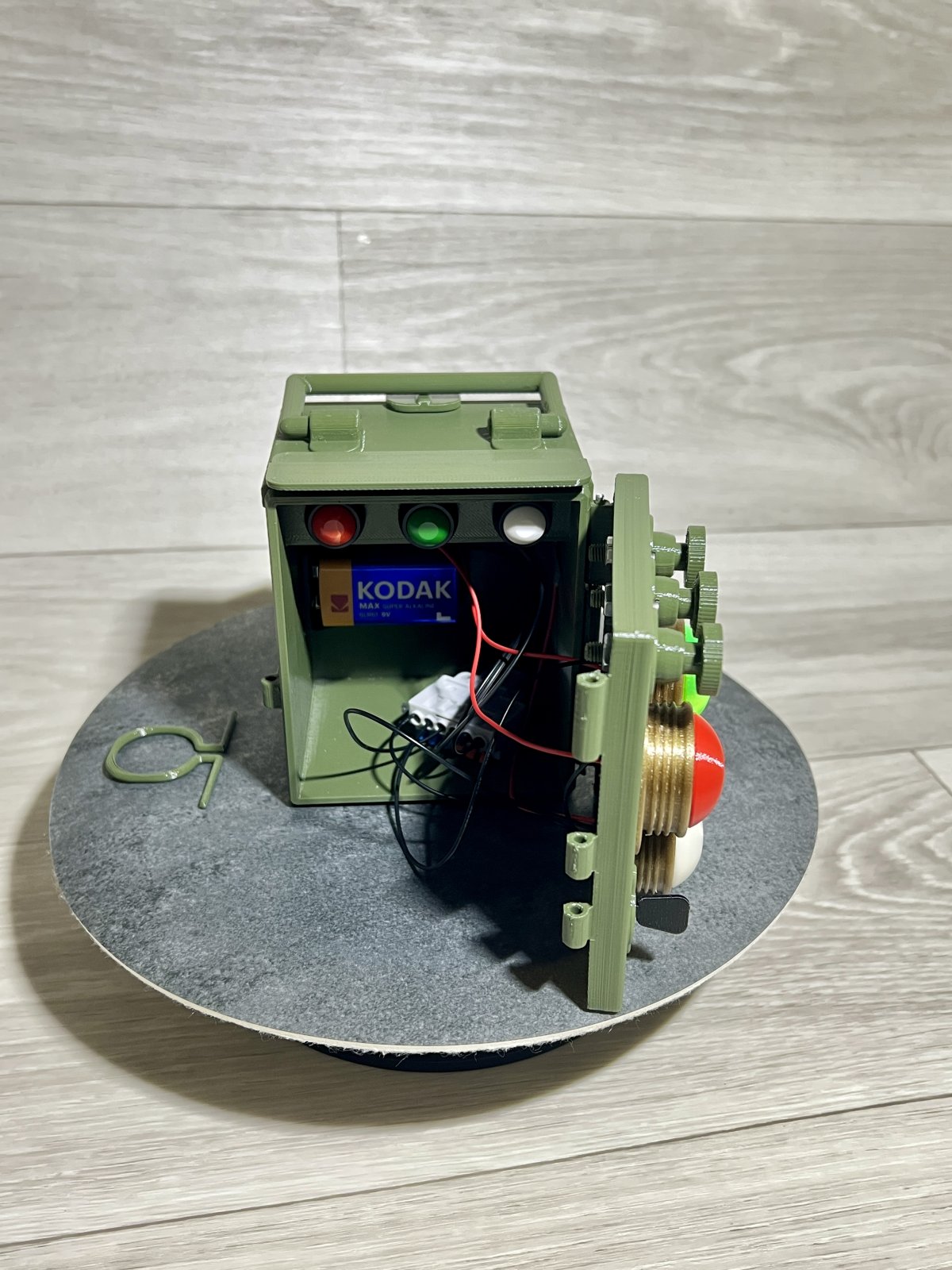 Replica - WW1 German Signalling Lamp with coloured bulbs and covers ...