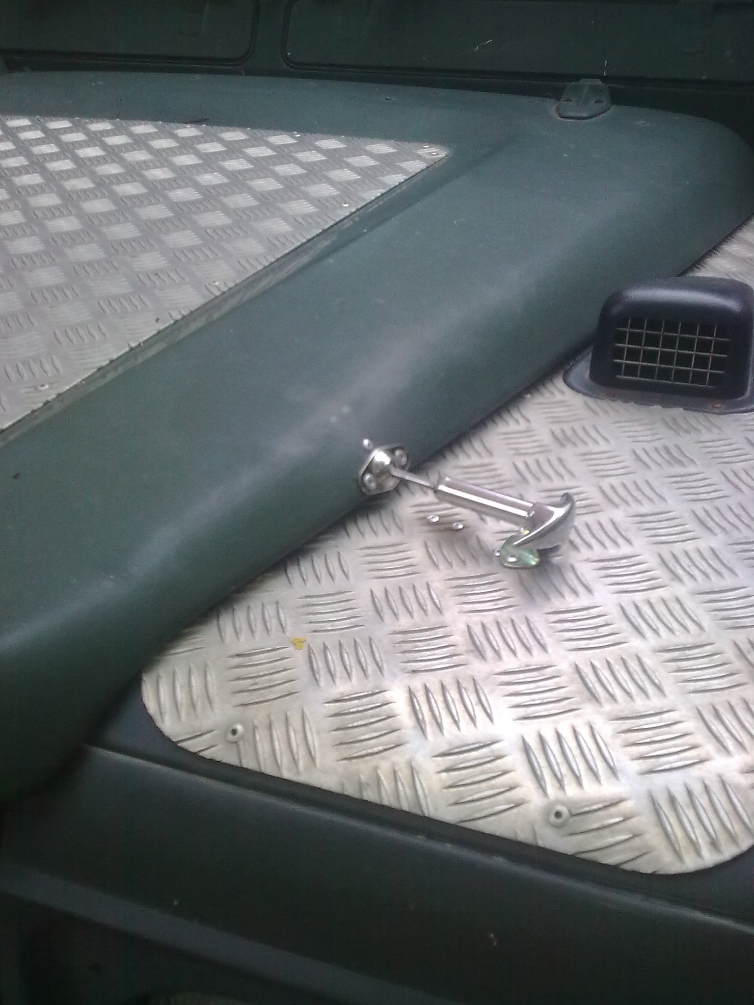 Aerocatch flush fitting bonnet pins - Defender Forum (1983 - 2016 ...