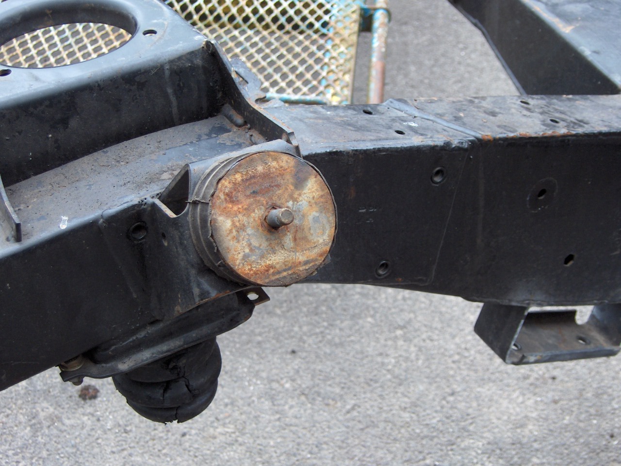v8 90 engine mount (chassis position) - International Forum - LR4x4 ...