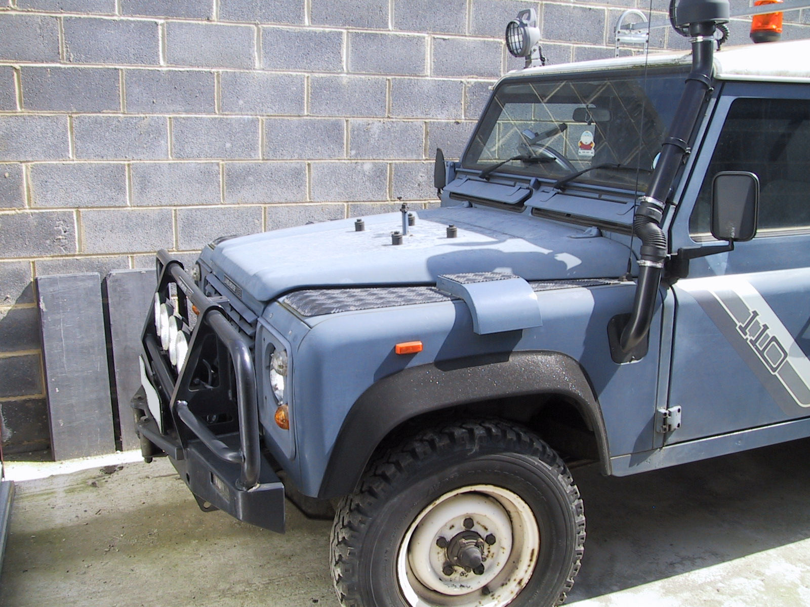 Bonnet mounted spare wheel - Defender Forum (1983 - 2016) - LR4x4 - The ...