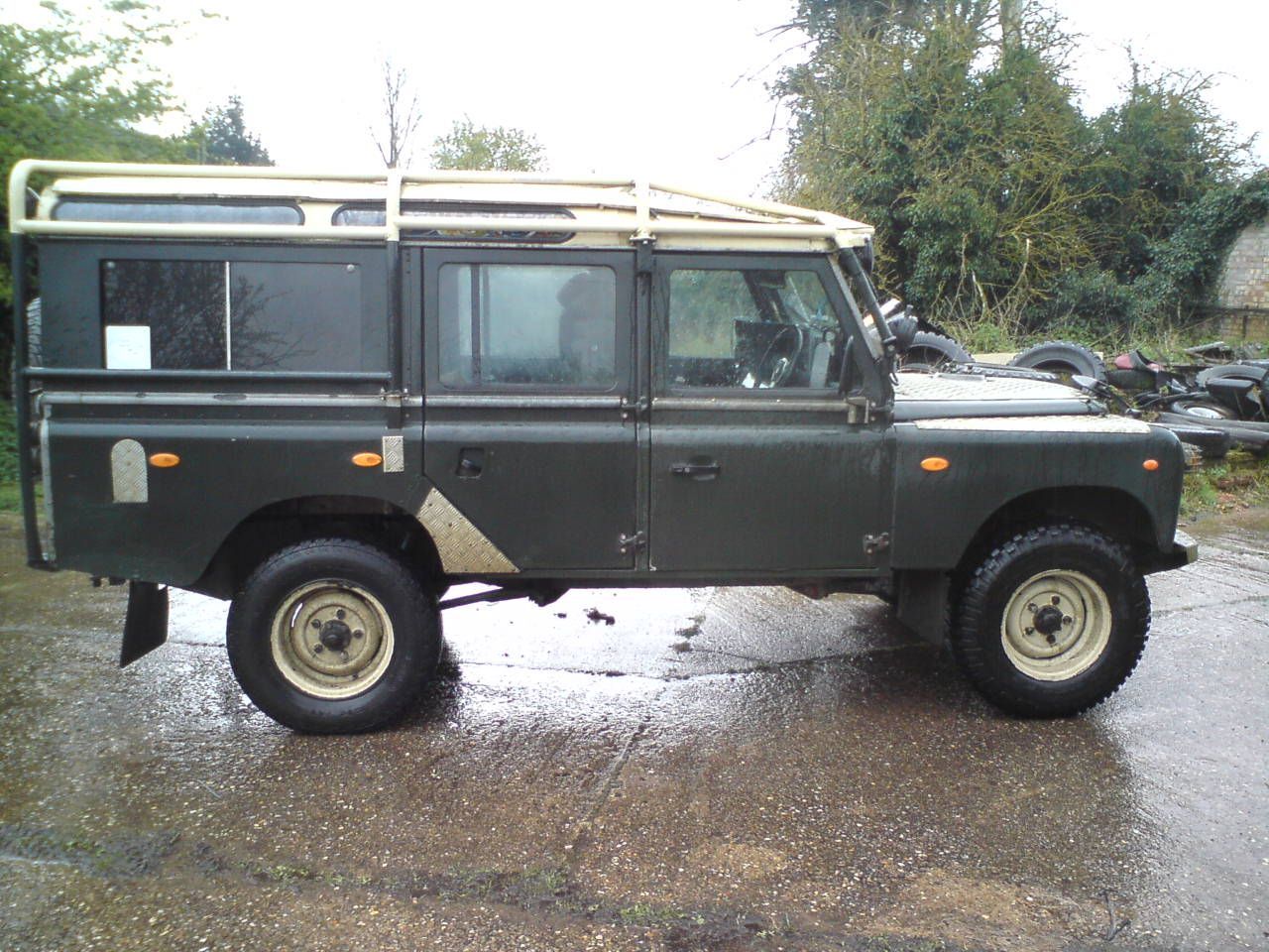 Series 2 body on 110 chassis with Disco V8/auto. - Modified Vehicle ...