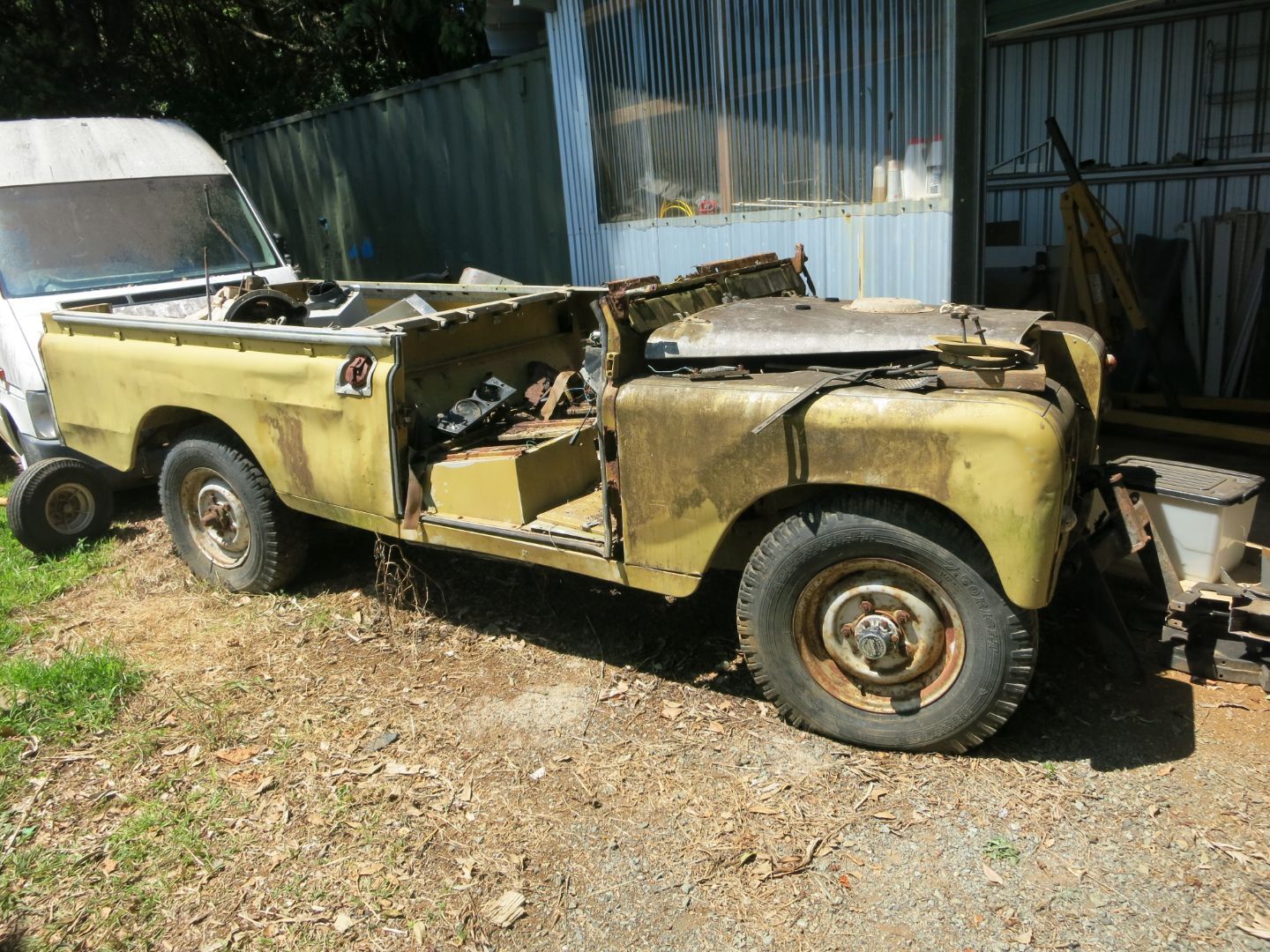 Series 2 body on 110 chassis with Disco V8/auto. - Modified Vehicle ...