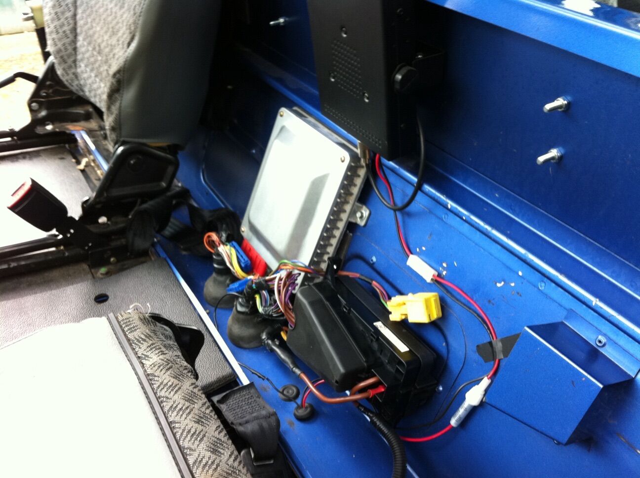 ECU (re)-location for Td5 engine conversion. - Defender Forum (1983 ...