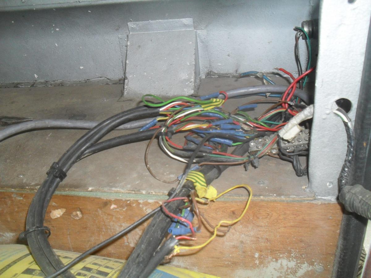 Wiring through new chassis - Defender Forum (1983 - 2016) - LR4x4 - The ...