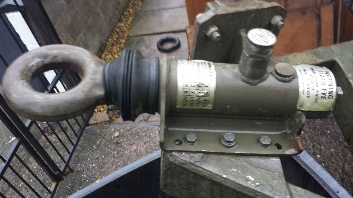 dismantling bradley mh35 over run damper - Military Forum - LR4x4 - The ...
